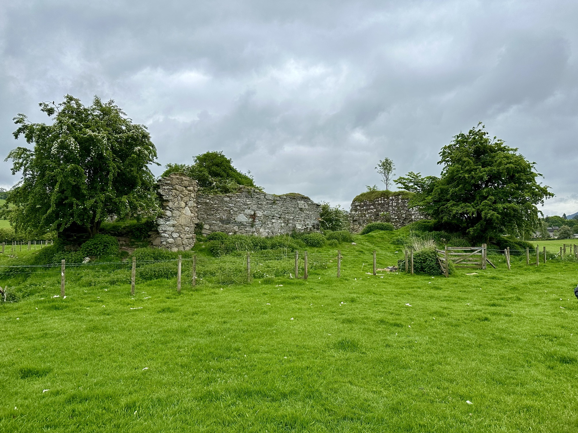 Pitlochry, Scotland – The Black Castle of Moulin Ruins – Fifth Wheel ...